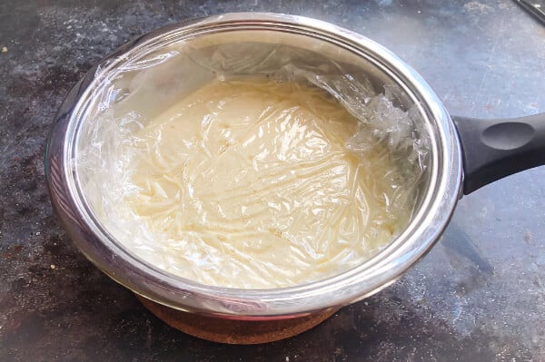 Apfelkuchen mit Pudding: Fruchtig, cremig, knusprig