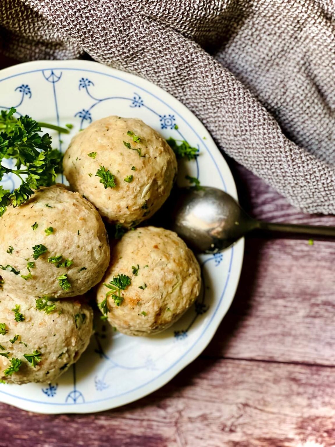 Semmelknödel | Rezept für den Beilagen-Klassiker
