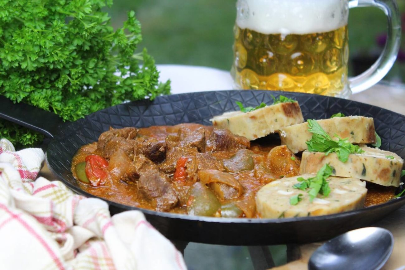 Rindergulasch | Klassisches Rezept | einfach, lecker und zart