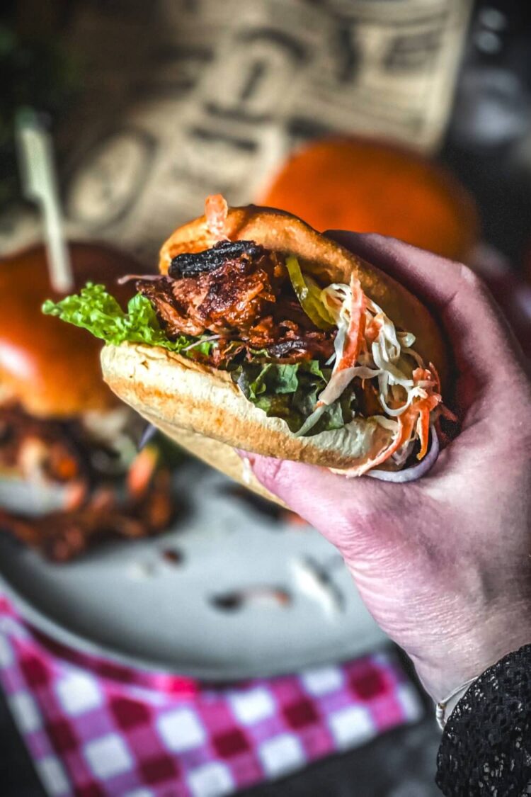 Elegantes Pulled Pork Burger Was Kommt Drauf Fotos