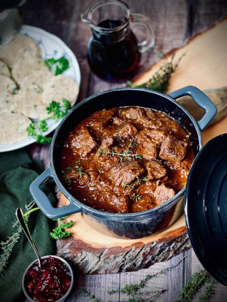 Rindergulasch | Klassisches Rezept | einfach, lecker und zart