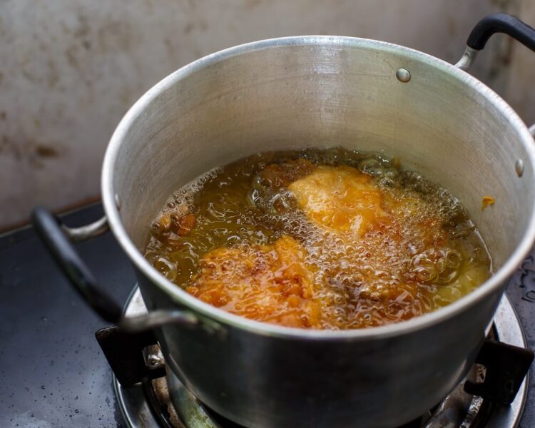 Frittieren im Topf | So gelingt es ohne Fritteuse