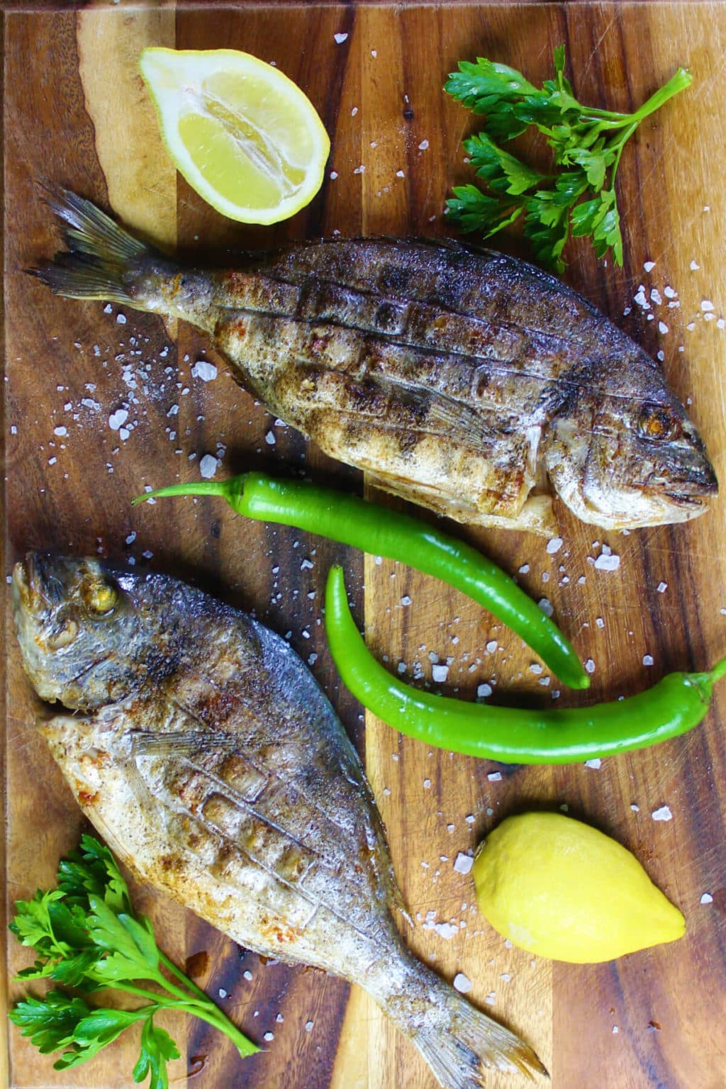 Dorade grillen mit Trick: So klebt der Fisch nicht fest