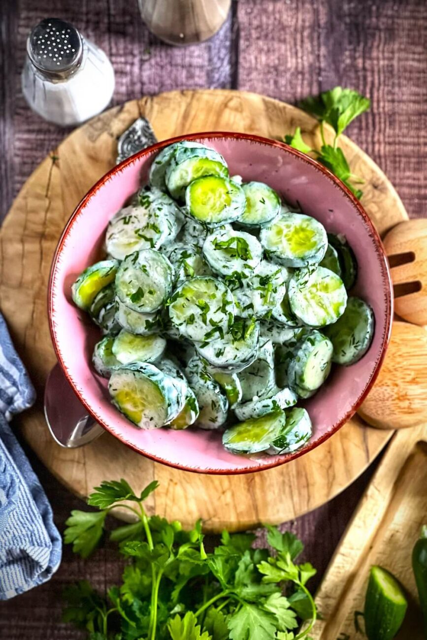 Gurkensalat mit Joghurt Dressing | klassisches Rezept