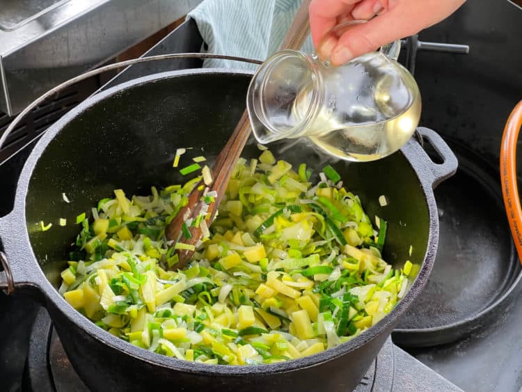 Käse Lauch Suppe Rezept | klassisch & schnell | diefrauamgrill.de