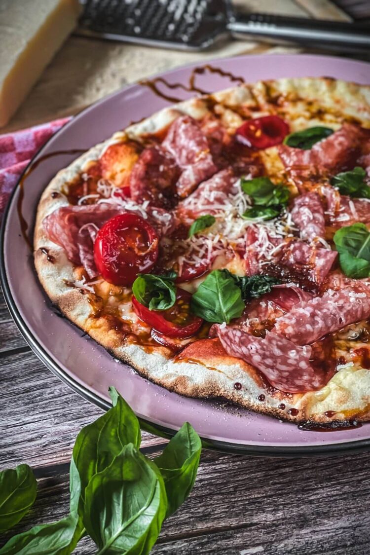 Pizza Milano Rezept | original mit Mailänder Salami