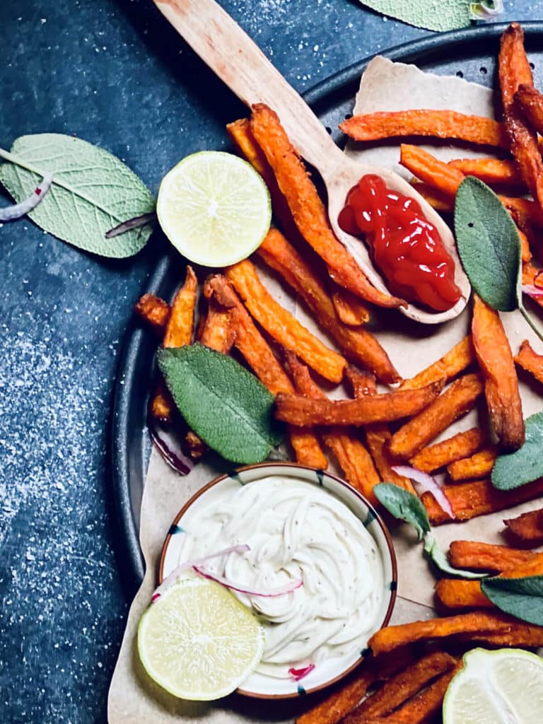 Süßkartoffel Pommes | außen kross & innen fluffig | diefrauamgrill