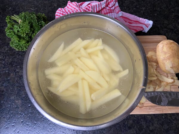 Pommes aus der Heißluftfritteuse