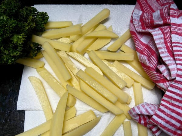 Pommes aus der Heißluftfritteuse