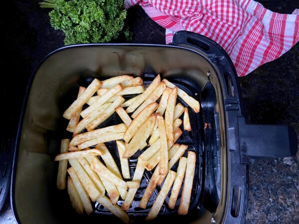 Pommes aus der Heißluftfritteuse