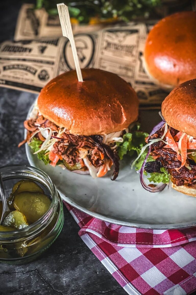 Elegantes Pulled Pork Burger Was Kommt Drauf Fotos