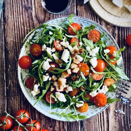 Rucola Salat mit Feta und Tomaten