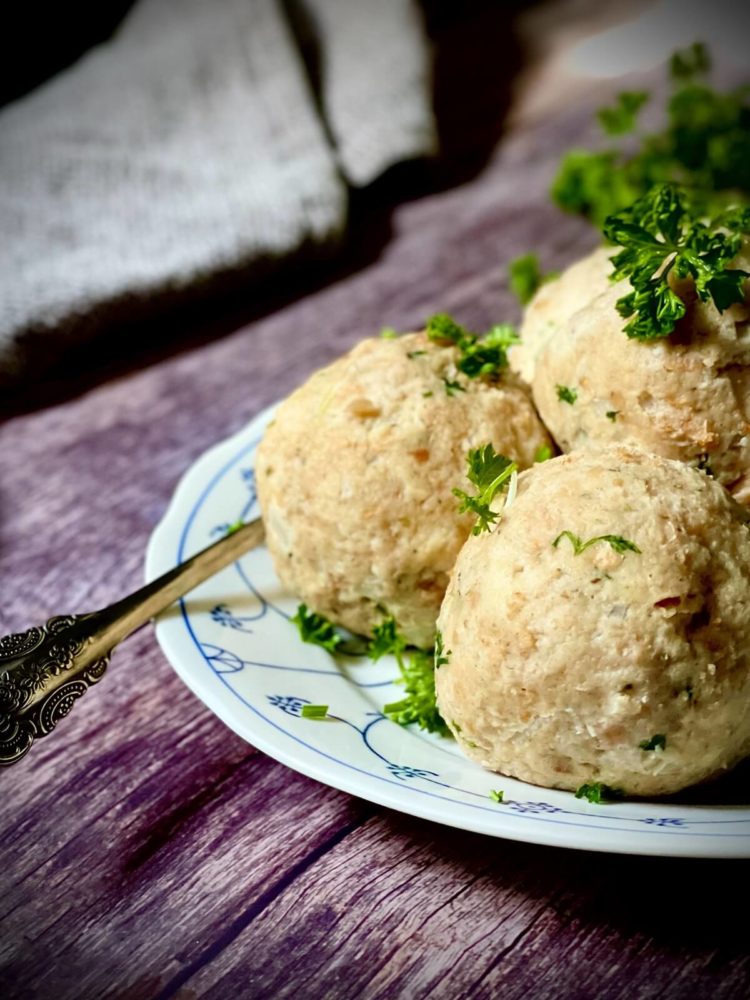 Semmelknödel | Rezept für den Beilagen-Klassiker