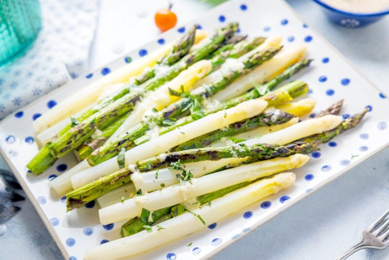 Wie gesund ist Spargel? Wirkung, Nährstoffe und mehr